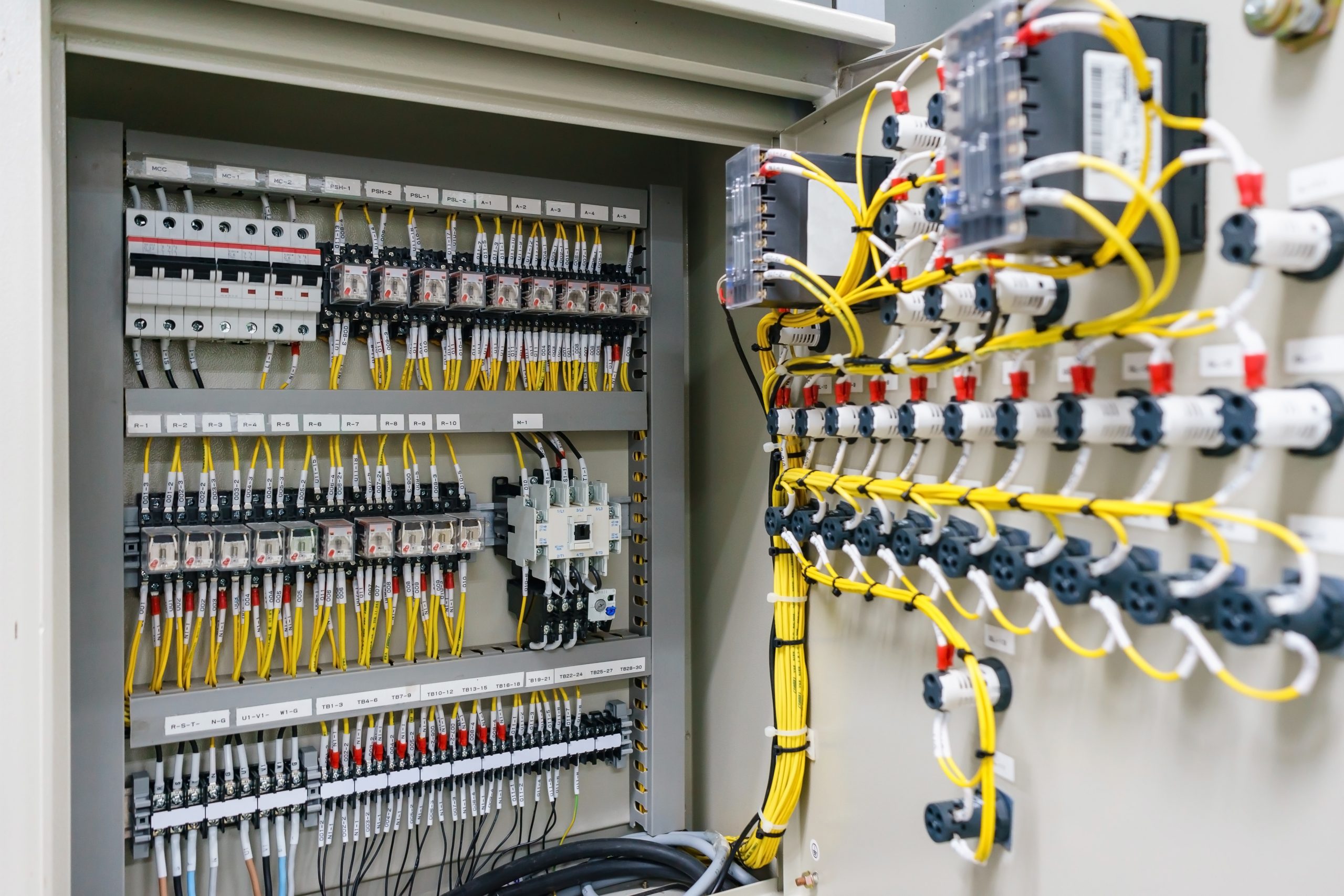 Best Reasons For A Commercial Electrical Panel Upgrade CET